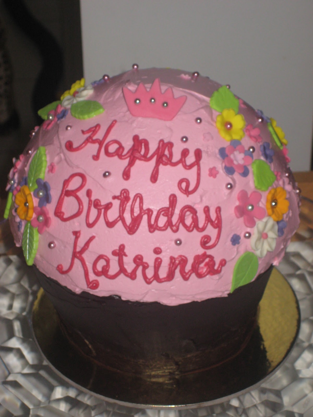 Big Cake, little cake: Jumbo cupcake!