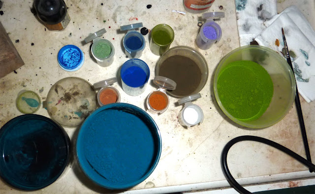 MASSIVE VOODOO: Tutorial - Working with colour pigments on a base