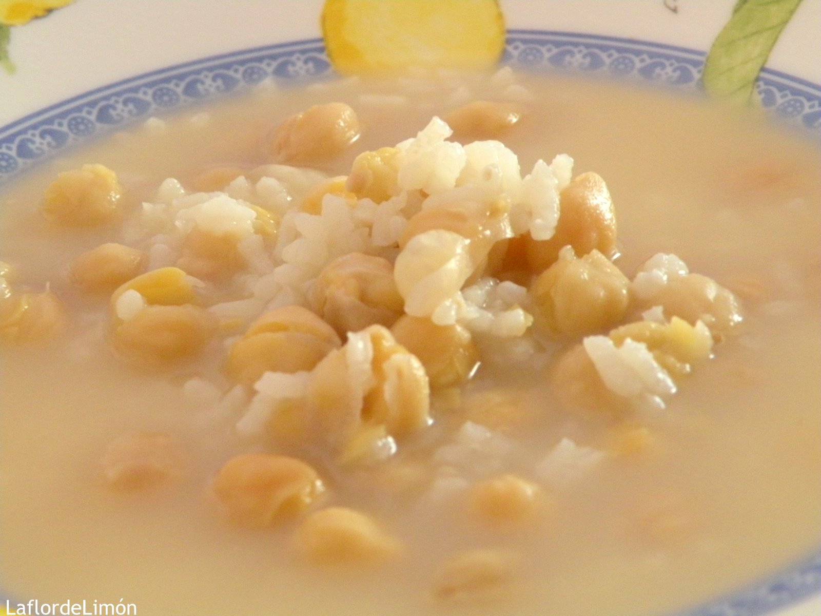 La flor de limón: Sopa de Arroz con Garbanzos