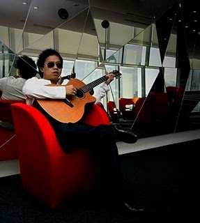 Indo Lirik Lagu: Lirik Lagu Sandy Sandoro - Malam Biru (Kasihku)