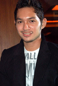 Hot Indonesian Celebrities: Evan Sanders is Gay