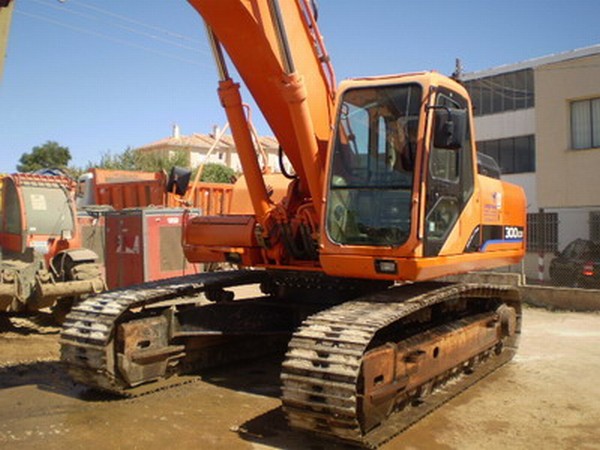 المحلاوي للإستيراد والتصدير (معدات ثقيلة): حفار دايو 300DOOSAN DAEWOO ...
