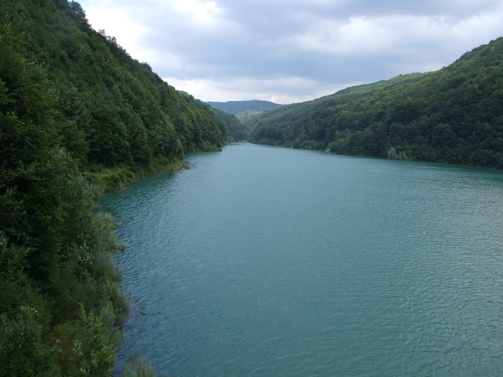 Locuri de vizitat: Castelul Hasdeu, Casa Memoriala Nicolae Grigorescu ...