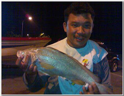 Fishing adventurers in Brunei waters: February 2010