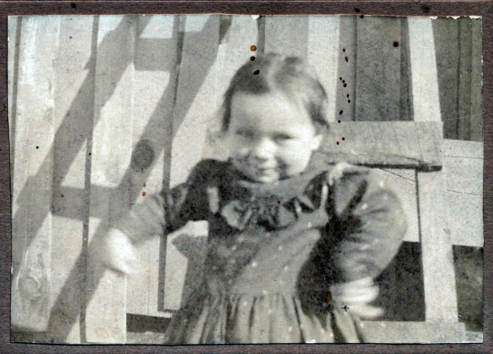 ANTIQUE FAMILY PHOTOS: Fascinating antique children's photos