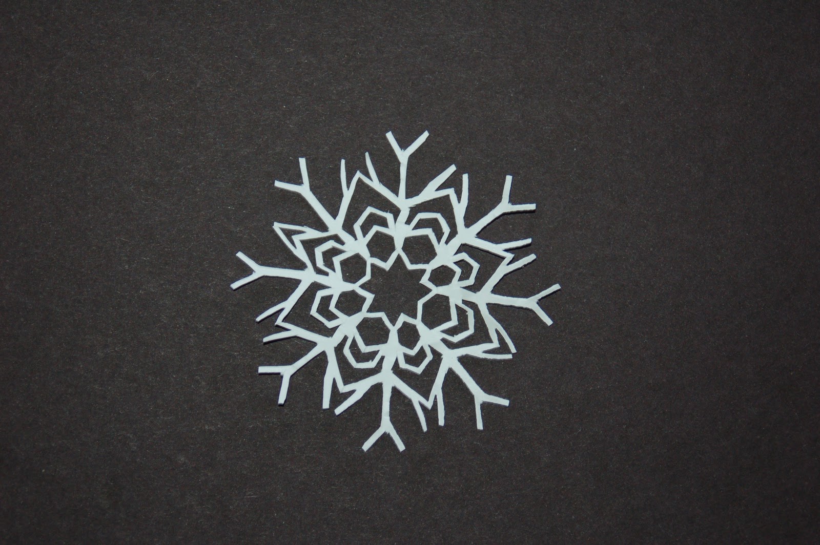 Cre8tive Daze: Paper Snowflakes