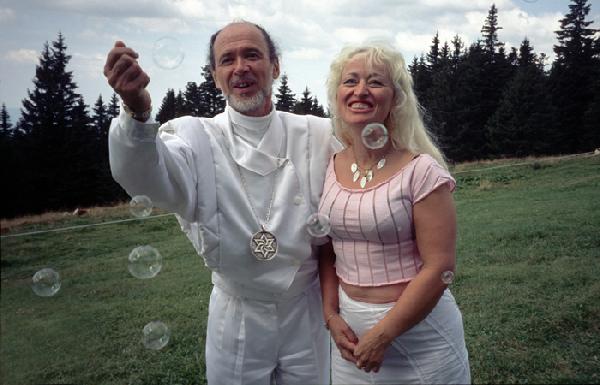 Com vocês, Sua Santidade, Raël