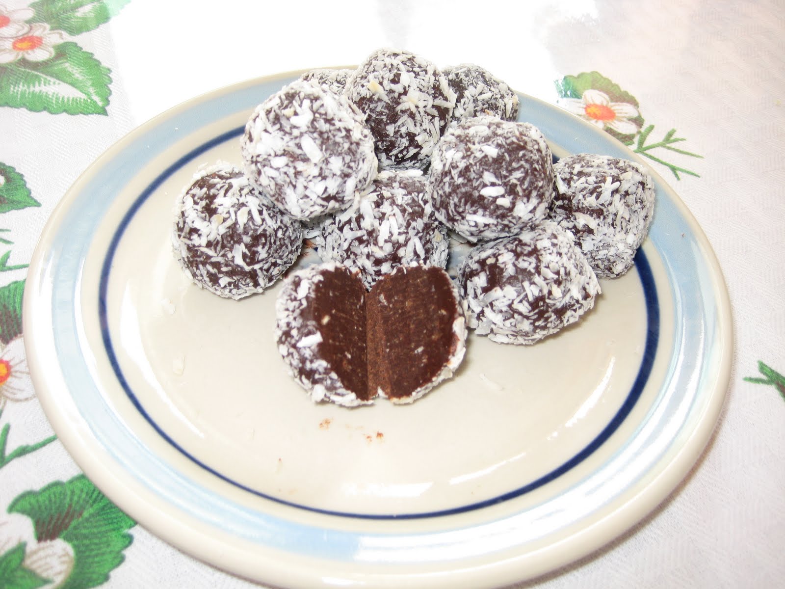 Cookin' in Coatepec: Raw Choco-Coco Lucuma Truffles
