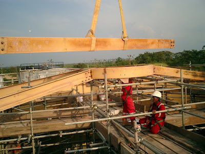 PT Cipta Mulia Semesta: Team CMS sedang Erection Rafter Tank T31 ...