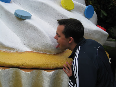 Google launches Cupcake, the update and the statue