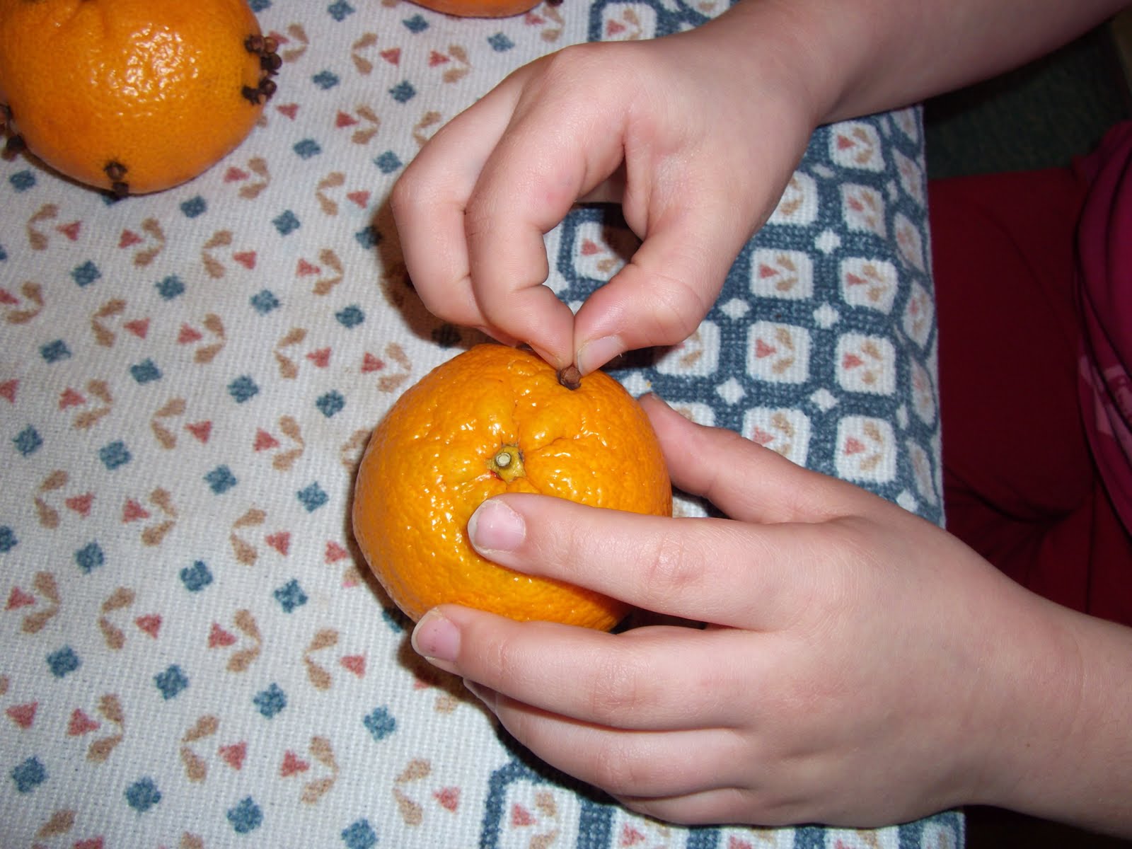 Julia's musings: Tutorial: How to make a Pomander: Easy holiday fun ...