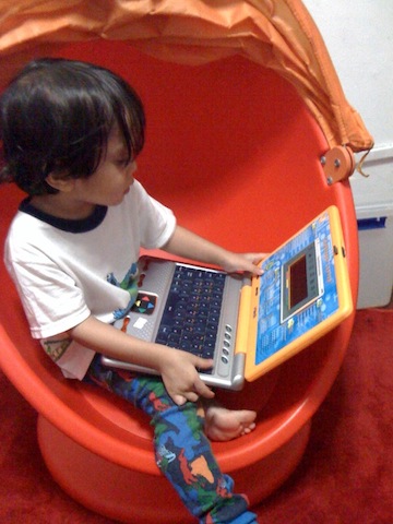 Macam-Macam-Ada: Vtech Challenger Laptop