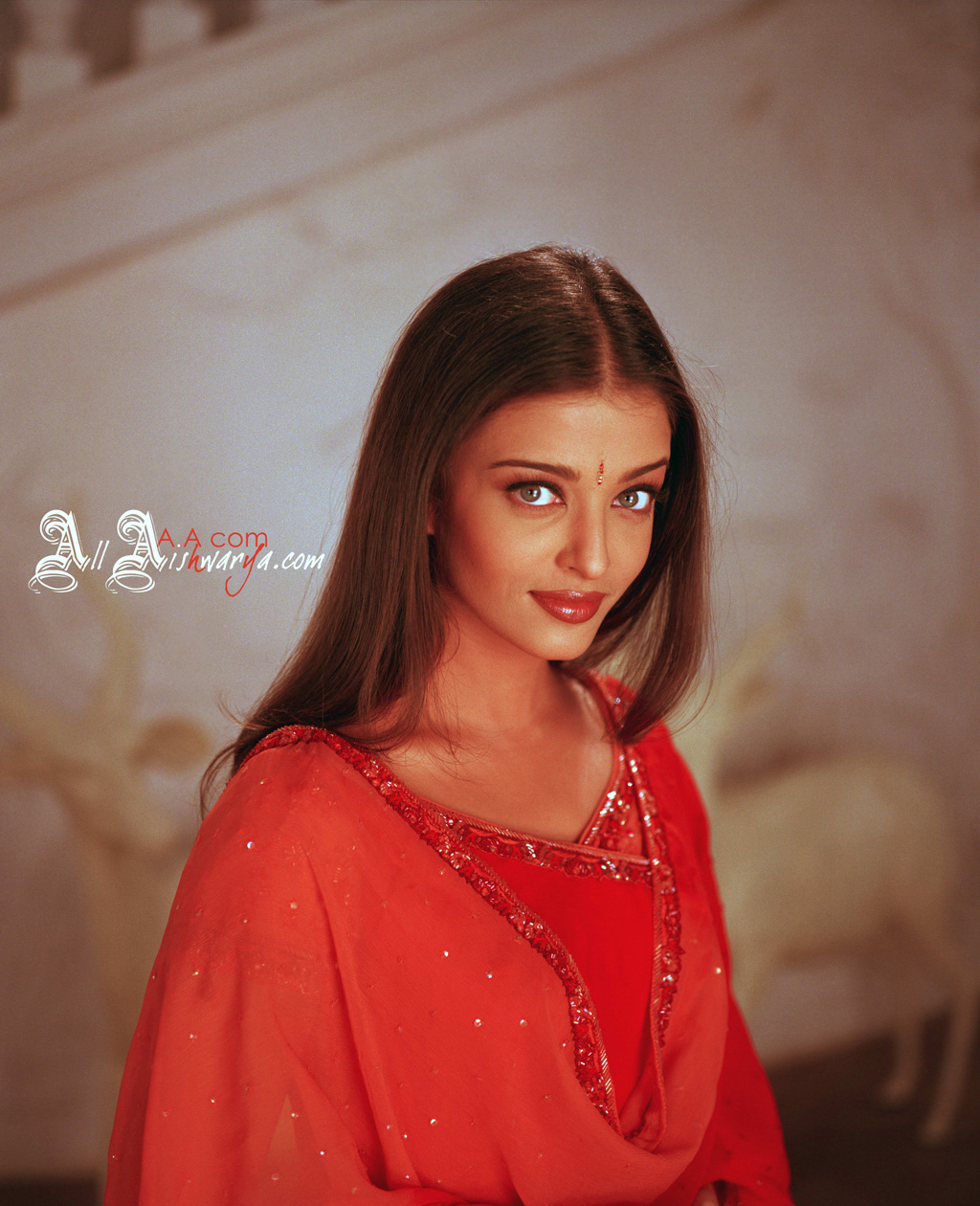 Aishwarya Rai Pictures: Aish - In Red Chudi