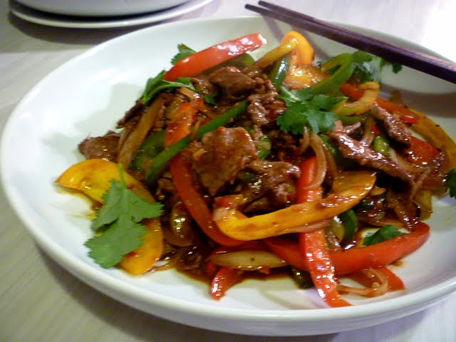 3 hungry tummies: Spicy Beef Fillet With Capsicums 香辣牛柳炒三椒