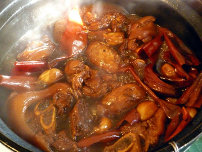 3 hungry tummies: Braised Pork Knuckle With Chinese Black Vinegar 酸辣豬腳醋