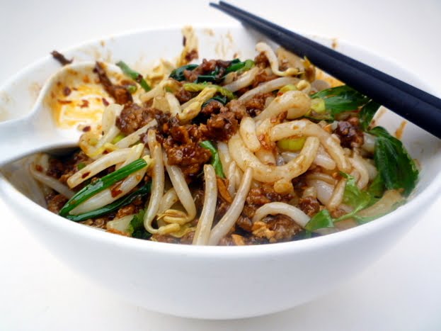 3 hungry tummies: Rice Drop Noodles With Mince and Preserved Vegetable ...