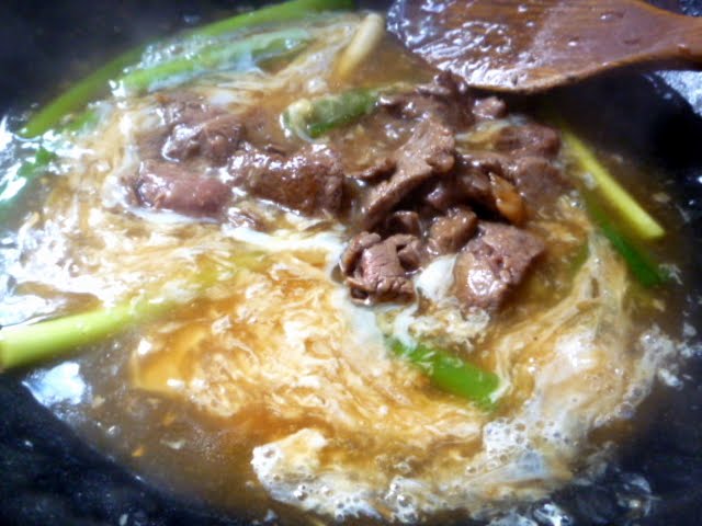 3 hungry tummies: Fried Beef Hor Fun With Gravy 滑蛋牛肉河 - My Attempt At ...