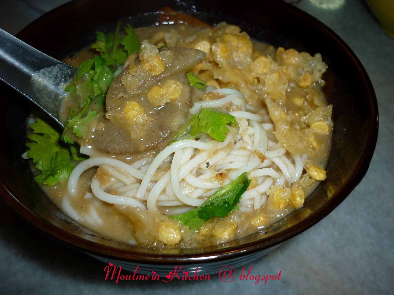 Moulmein Kitchen: Burmese classic breakfast - Moh hin gha