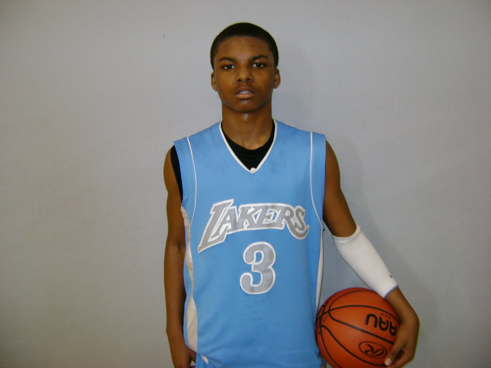 BASKETBALL SPOTLIGHT NEWS: One On One Feat. Ashon Riggins (Cincinnati ...