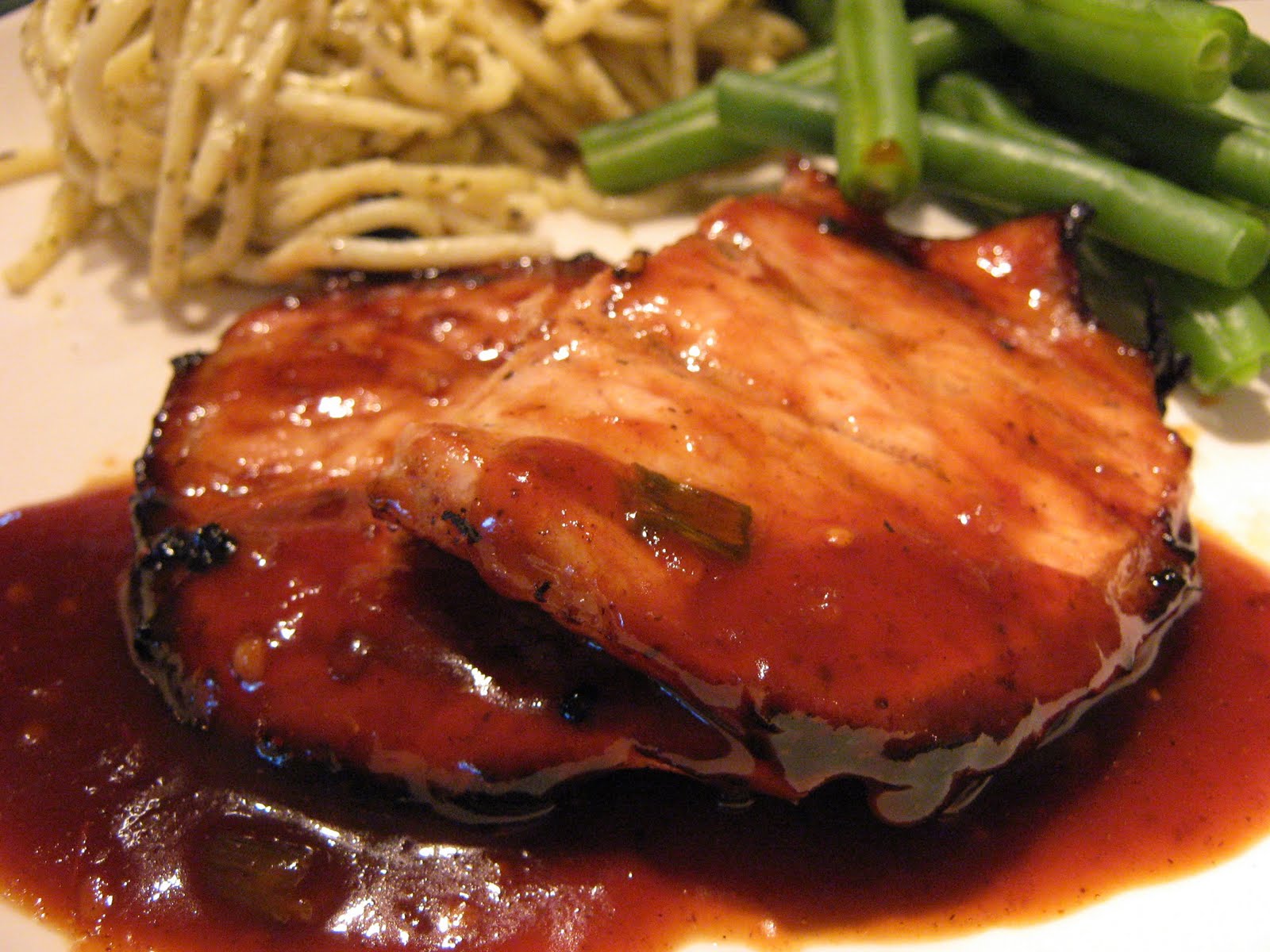 Les douceurs de genny: CÔTELETTES DE PORC PIQUANTES AU MIEL ET AIL