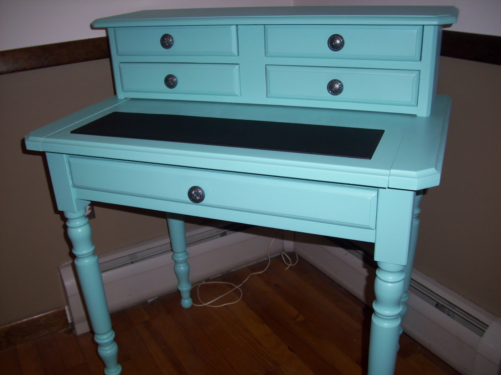 Decor4poor: Turquoise Desk Makeover