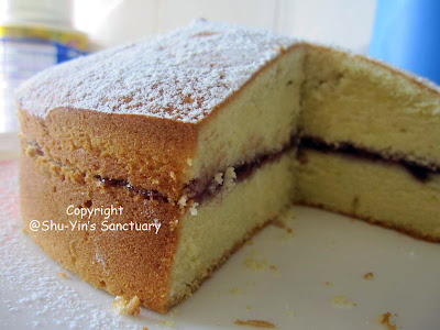 Shu-Yin's Sanctuary: Yellow Cake with Raspberry Jam Filling