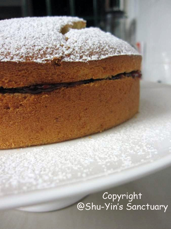 Shu-Yin's Sanctuary: Yellow Cake with Raspberry Jam Filling