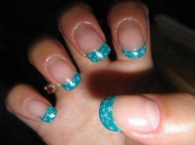 Uñas Perfectas: Manicure Francés Azul con Estrellas