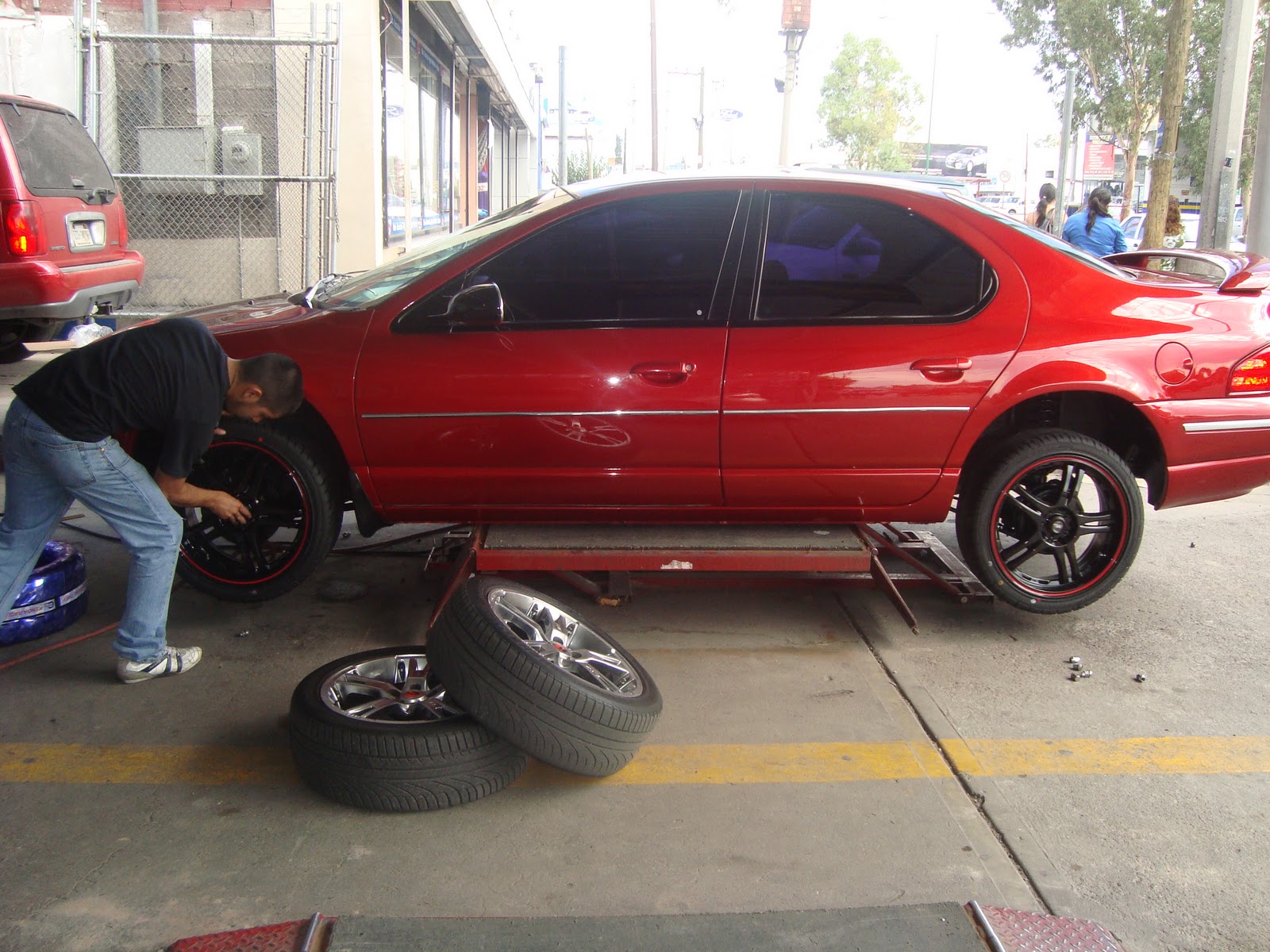 Stratus mopar: Antes Rines BBW 17" Hoy llantas y rines 18" Mas modernos