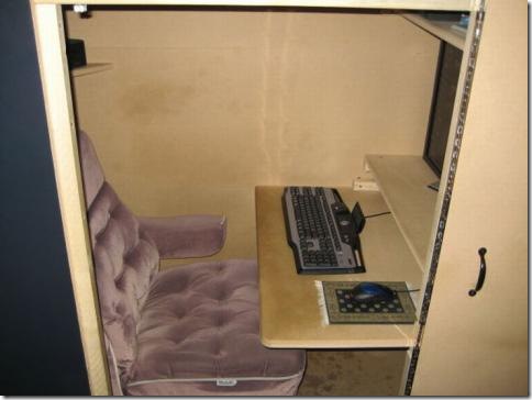 uniQuePic: Smallest Office Ever