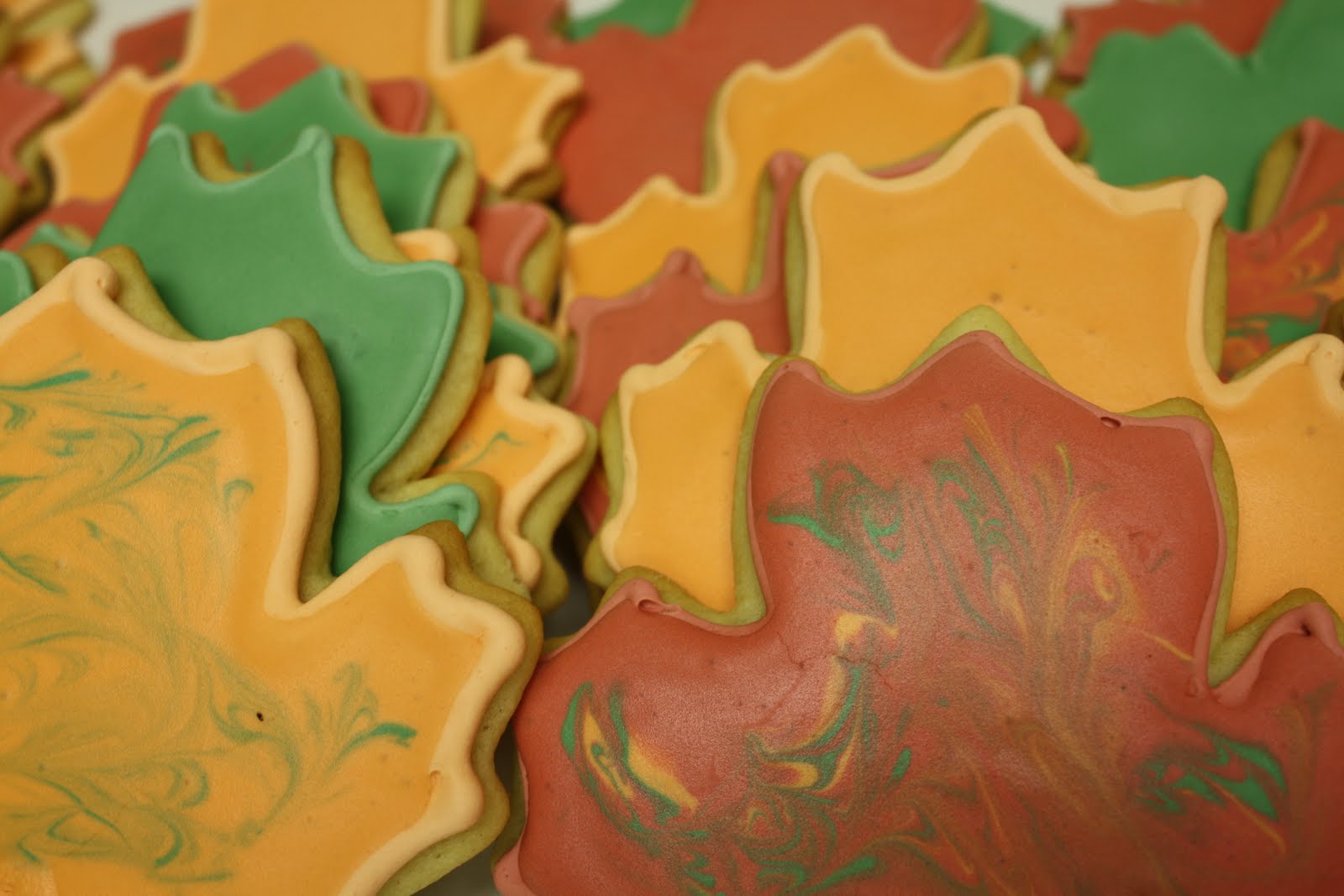 Two Sweet Bakery: Fall cupcakes with fondant leaves; leaf sugar cookies ...