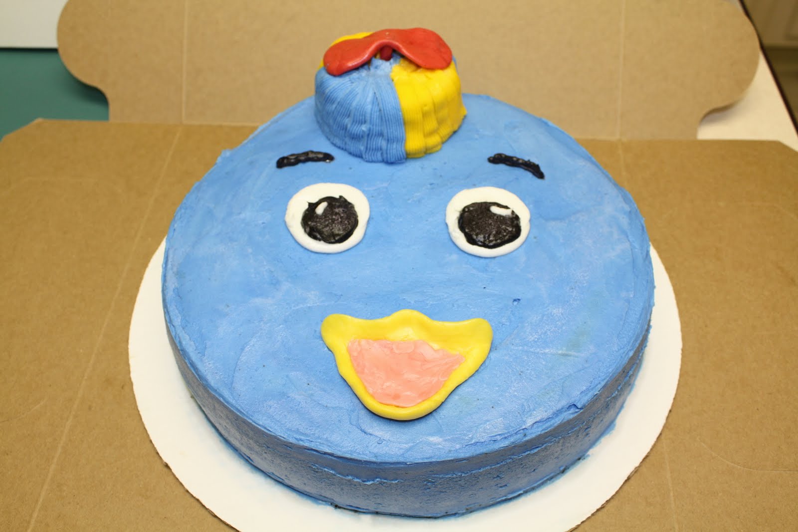 Two Sweet Bakery: Buttercream Pablo (backyardigans) cake