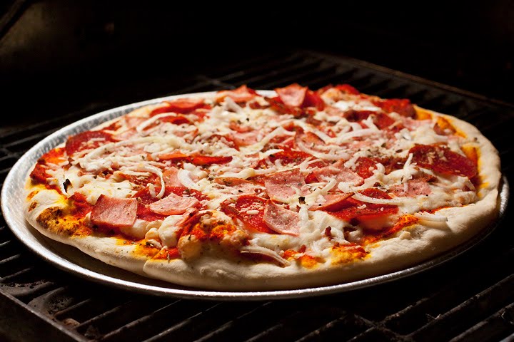 The Cooking Photographer: Grilled Double Bacon, Pepperoni & Onion Pizza