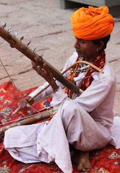 Enderle Travelblog: Ear Piercing in India