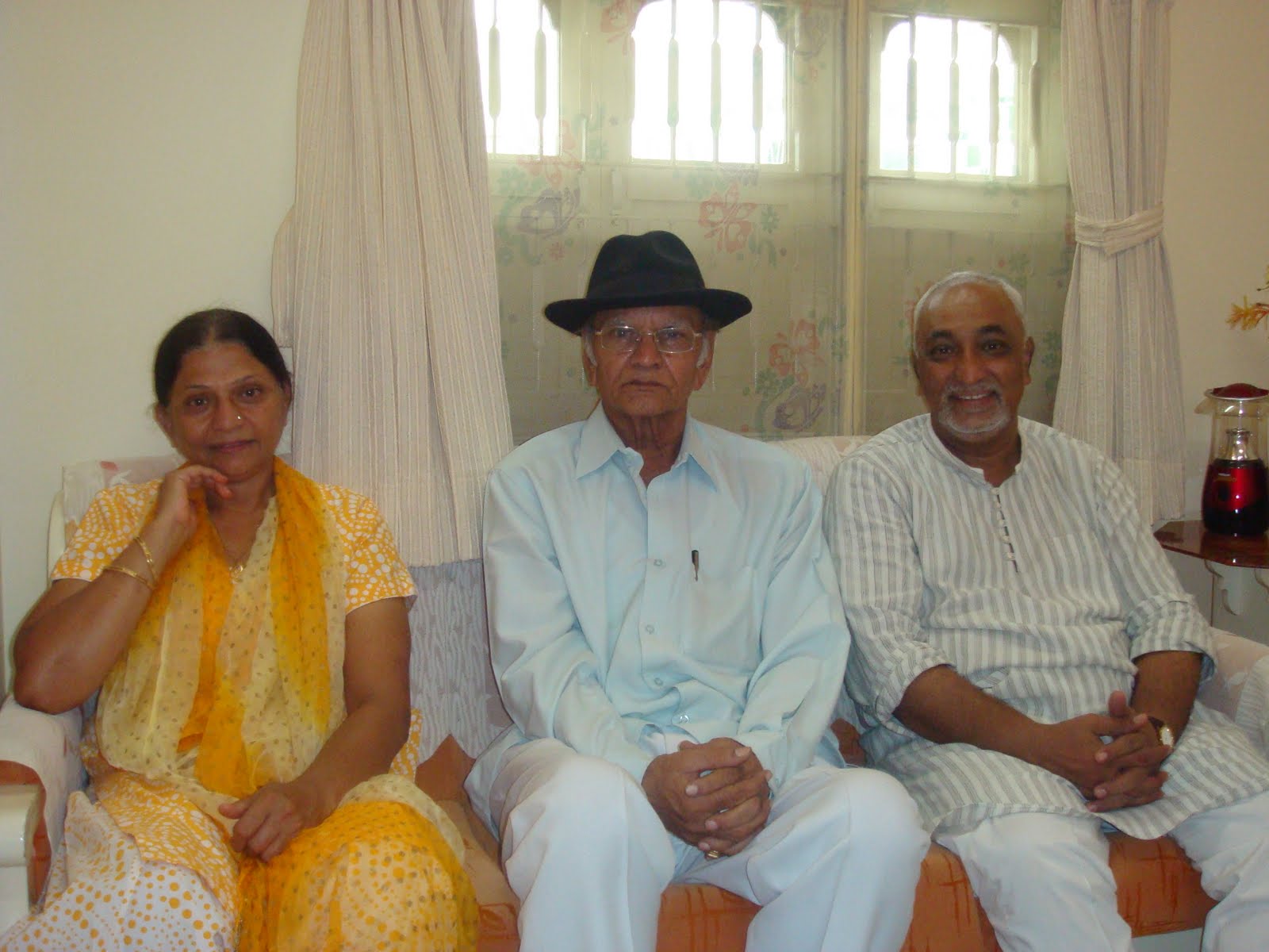 PROF. MEHBOOB DESAI'S BLOG : Shahbuddin Rathod & My family on 23-09 ...