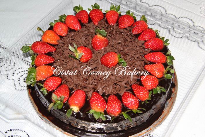 CistatComeyBakery: KEK COKLAT LEMBAP STOBERI