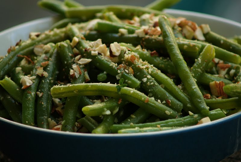 Aubergine, Sweet and Green: Mahune s bademima i timijanom