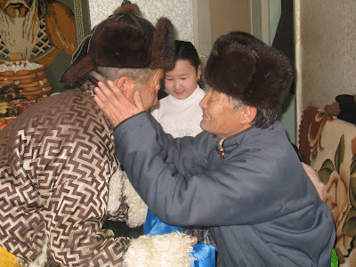 Moultons in Mongolia: Sar Shineen Mend Hurgee!