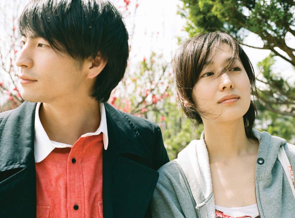 庭には二羽鶏がいる。 | There are two chickens in the garden.: The Blooming Note