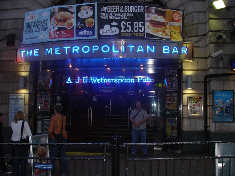 The Beer and Burger: The Metropolitan Bar - London, Marylebone