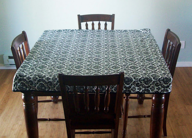 Running With Scissors: Fitted Simple Tablecloth