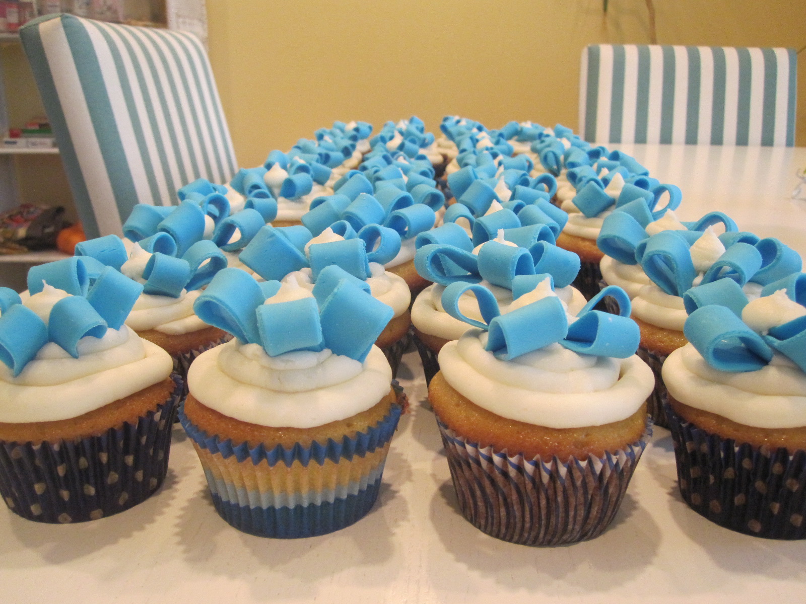 Cake it Pretty: Bow Cupcakes!