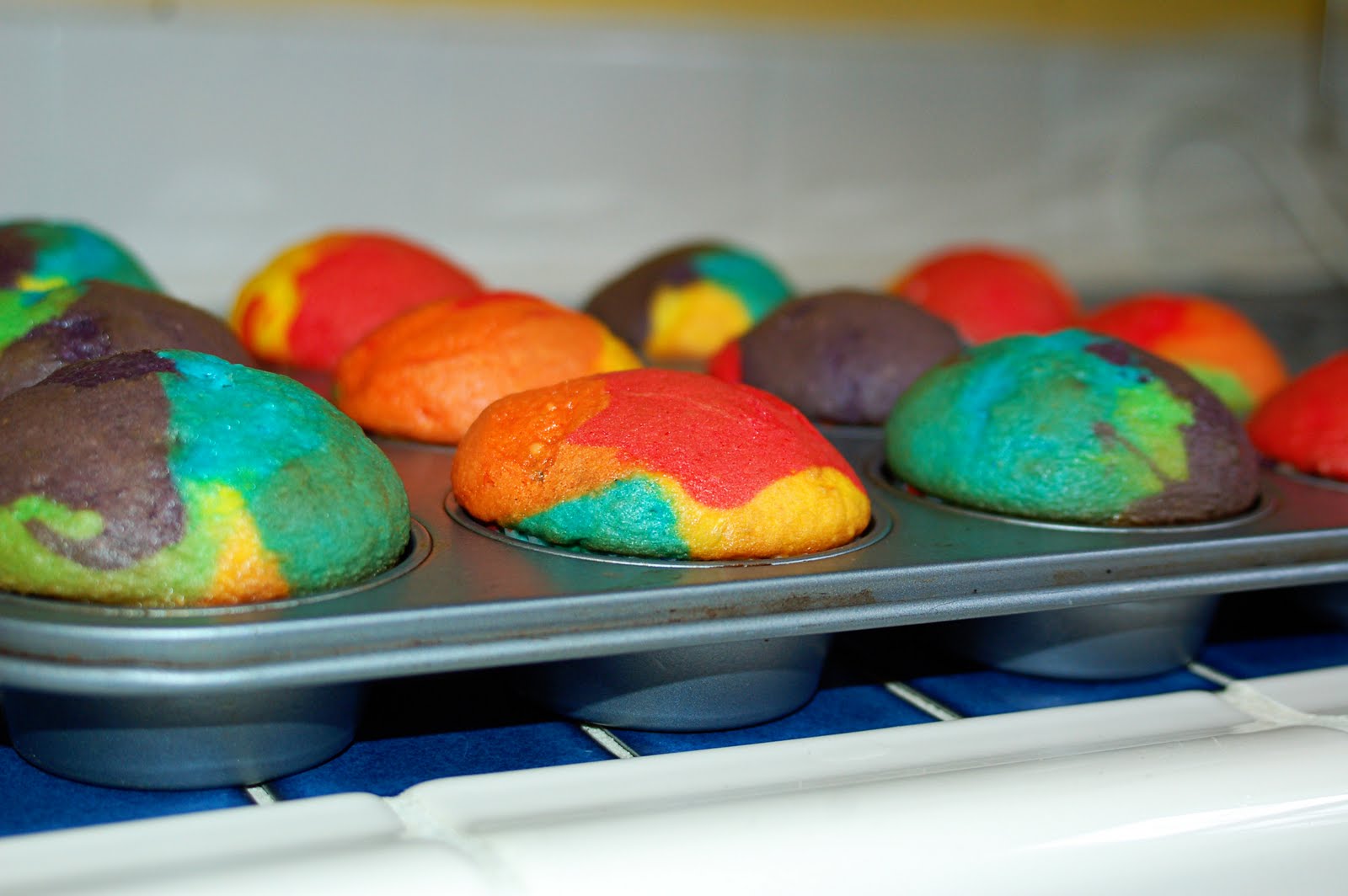 Life's Small Moments: Rainbow Cupcakes
