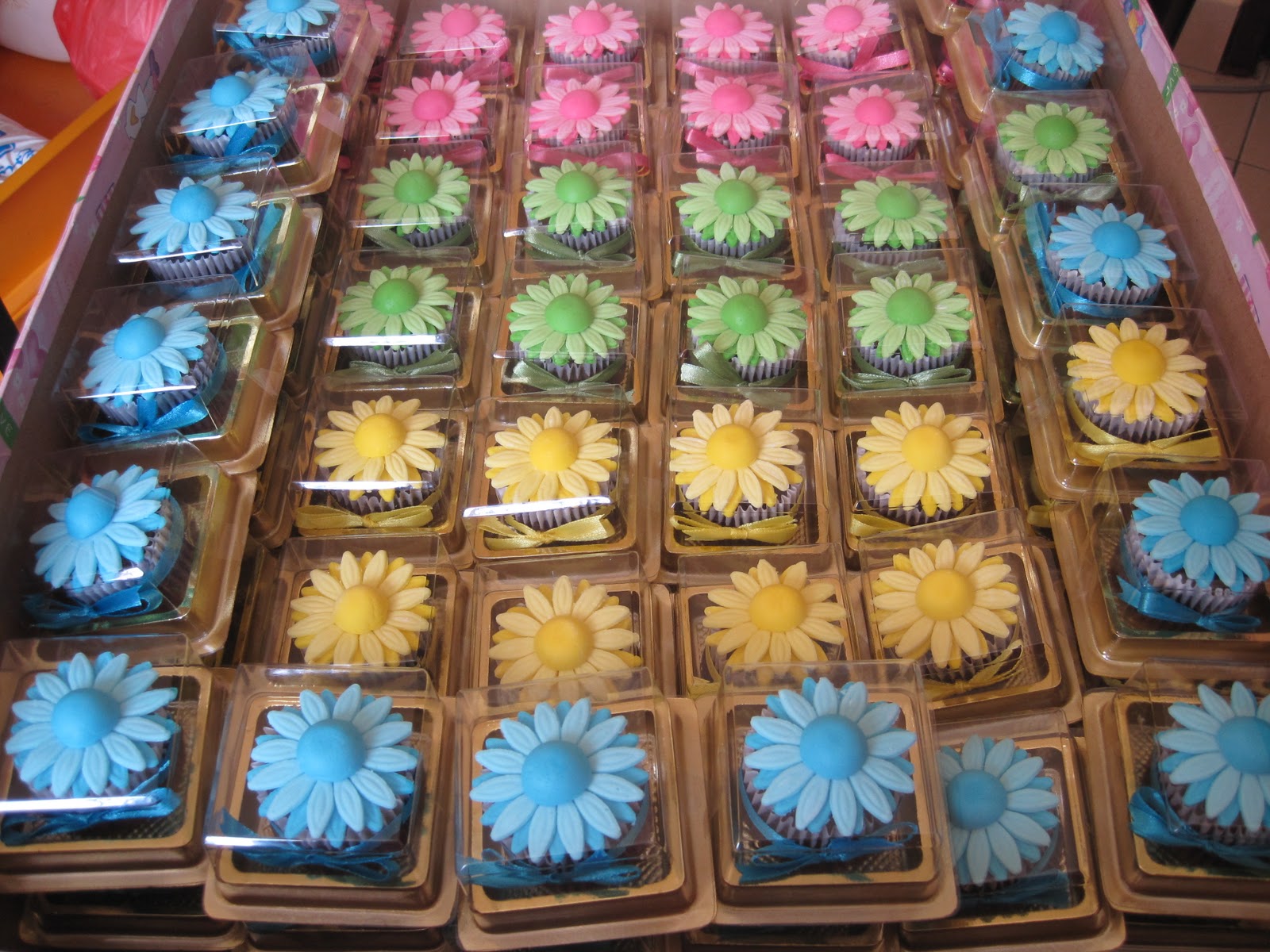 La Muffine: Mini Fondant Cupcakes for kenduri