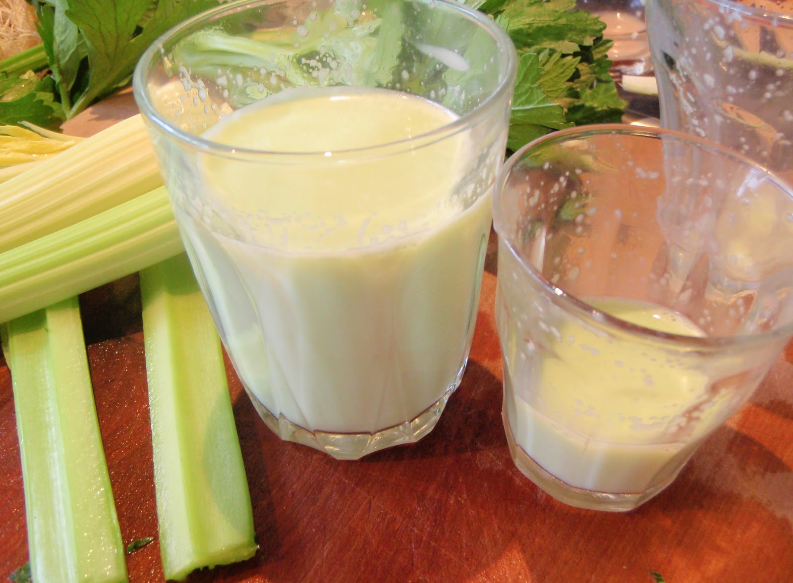 Dance in my garden: celery milk