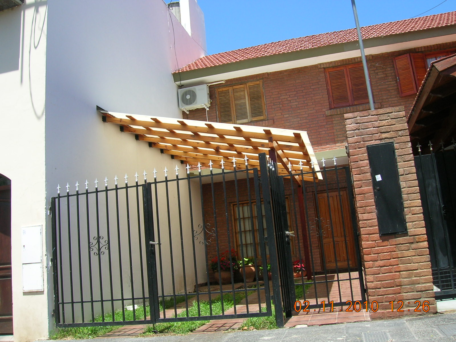 PERGOLAS&DECKS: Cochera techo traslúcido
