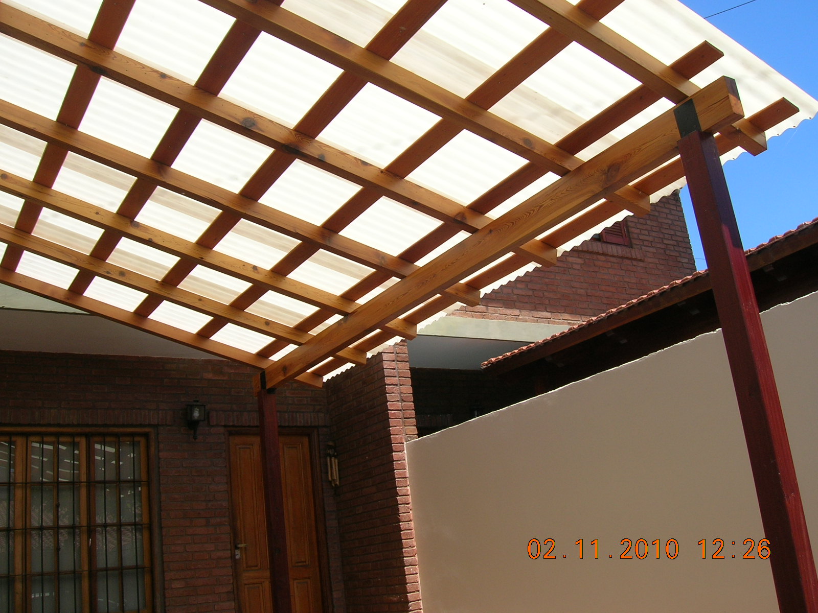 PERGOLAS&DECKS: Cochera techo traslúcido