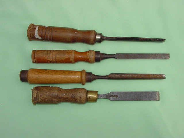 WEE is looking something....: PAHAT