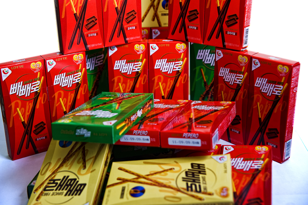 Claudia and Oliver's Korean Adventure: 빼빼로 (Pepero)