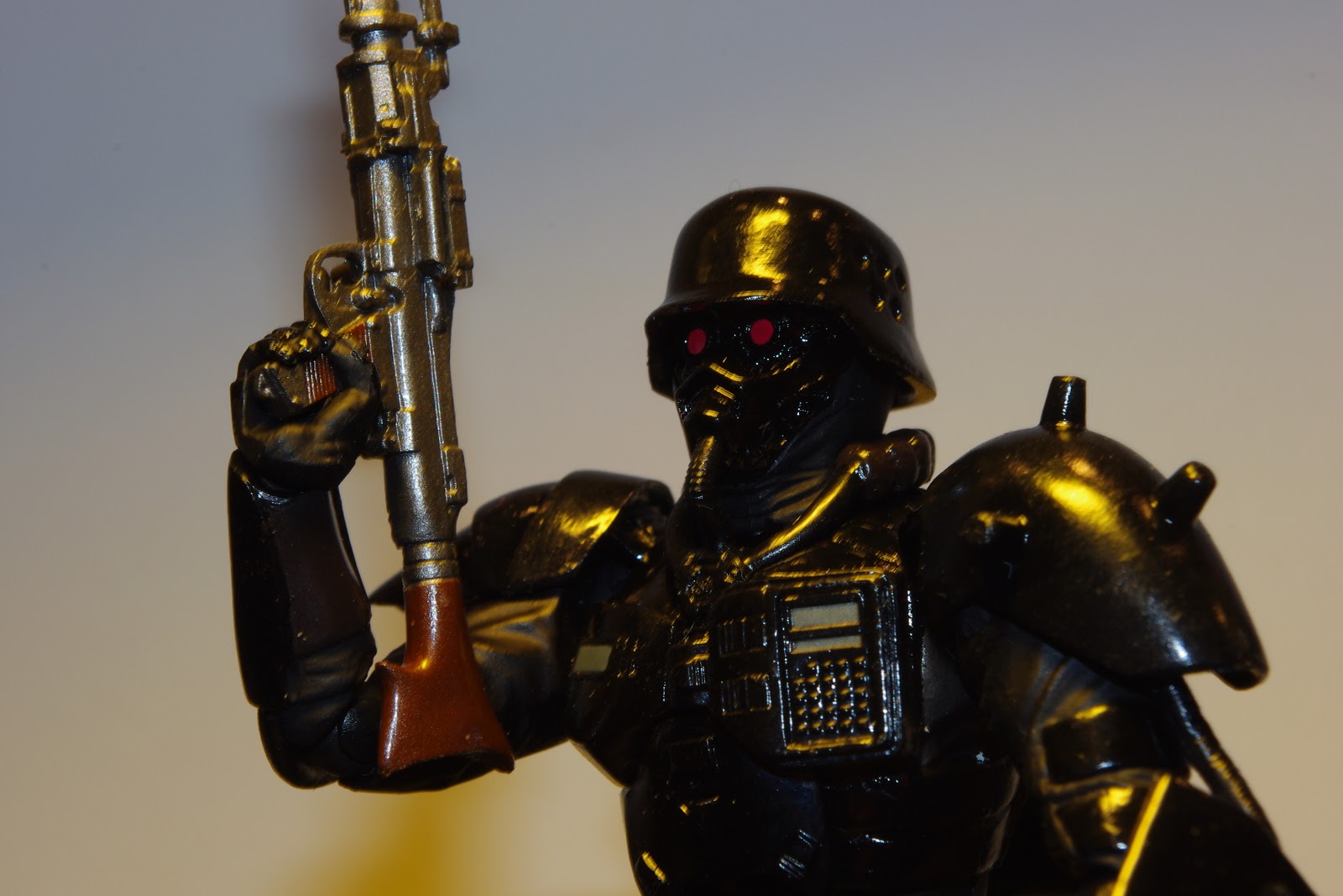 Na Boca Do Lobo: The Red Spectacles', figura da Kaiyodo